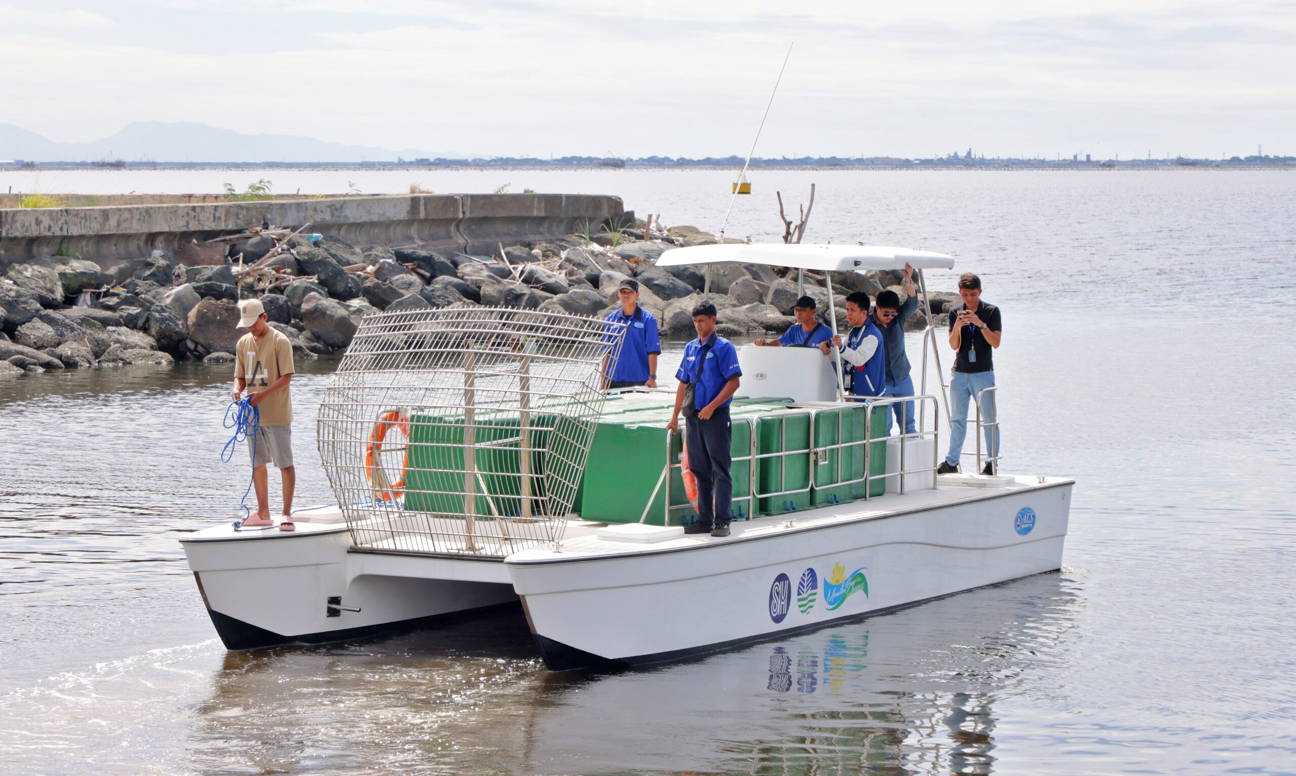 Catamaran Trash Boat Boosts Manila Bay Cleanup Efforts - Flying Ketchup